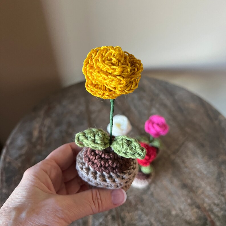 Mini Crocheted Rose & Pot Crochet Tea Rose Rose and Vase - Etsy