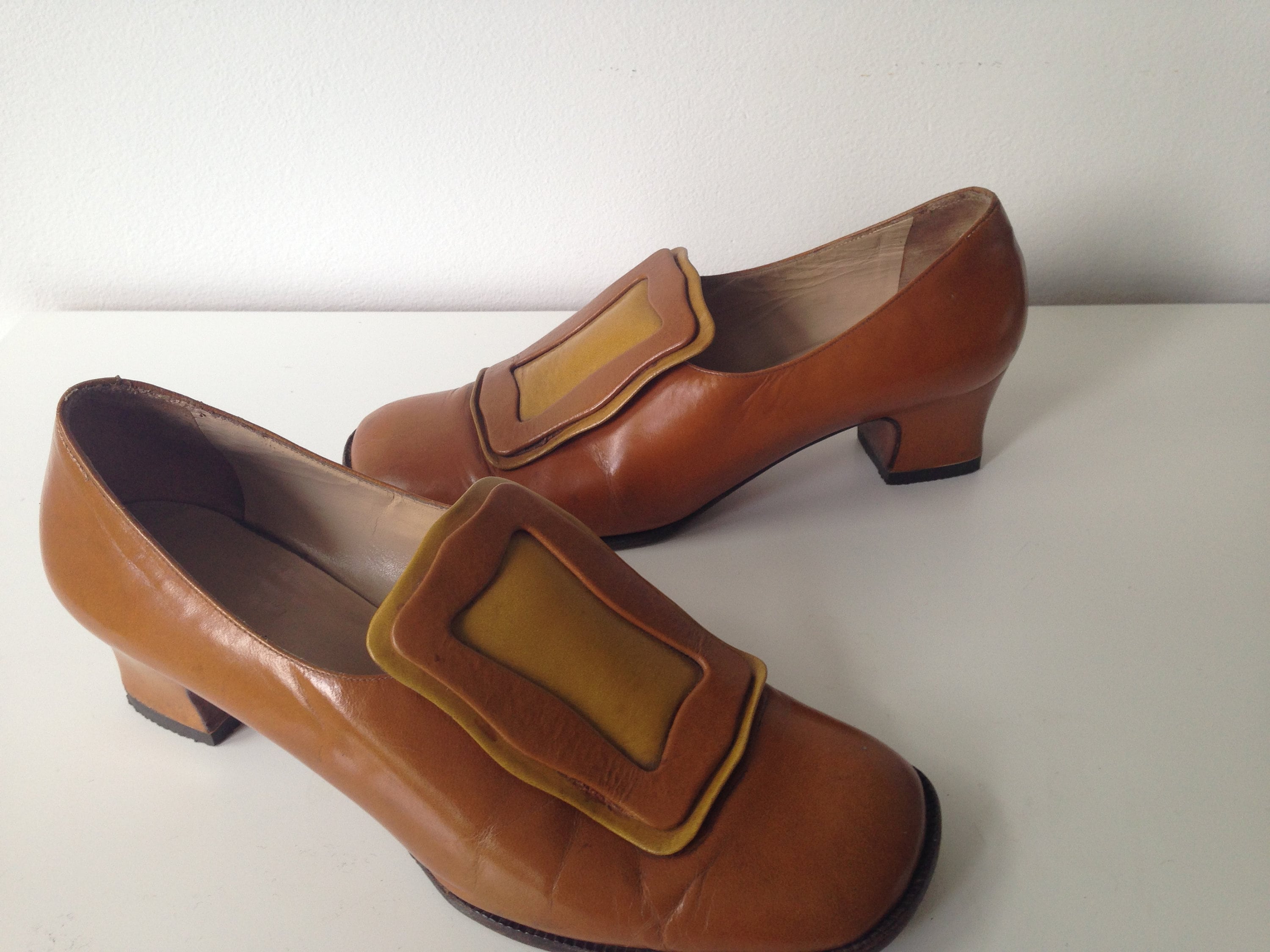 Chaussures de style du 18ème siècle, talons Mod des années 60 ...