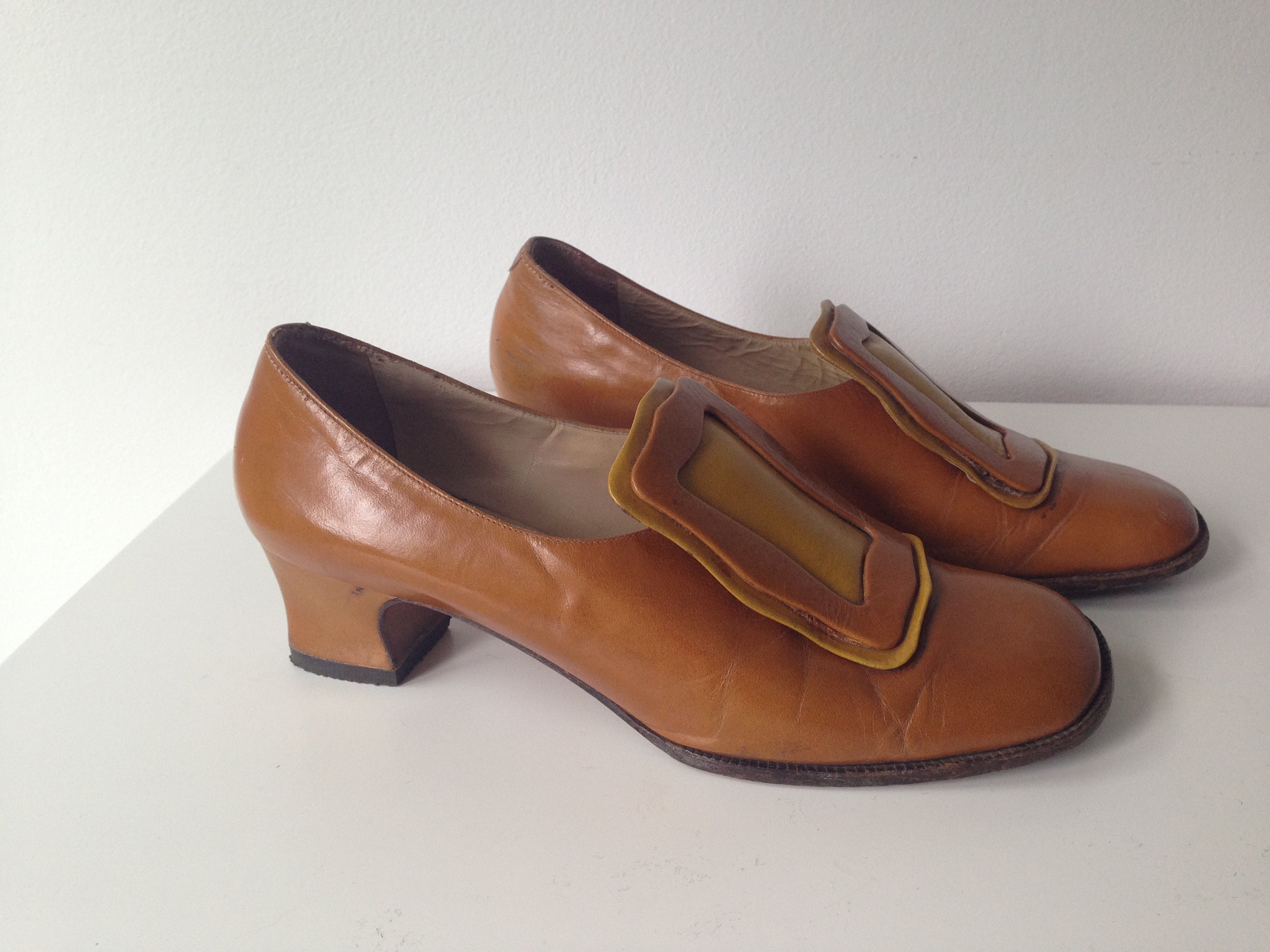 18th Century Style Shoes, 60s Mod Heels, Yellow Ocher Leather Shoes ...