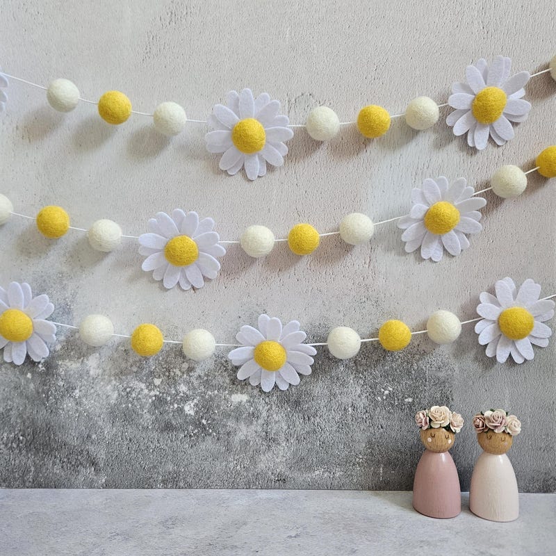 Felt Daisy Pom Garland - Etsy UK
