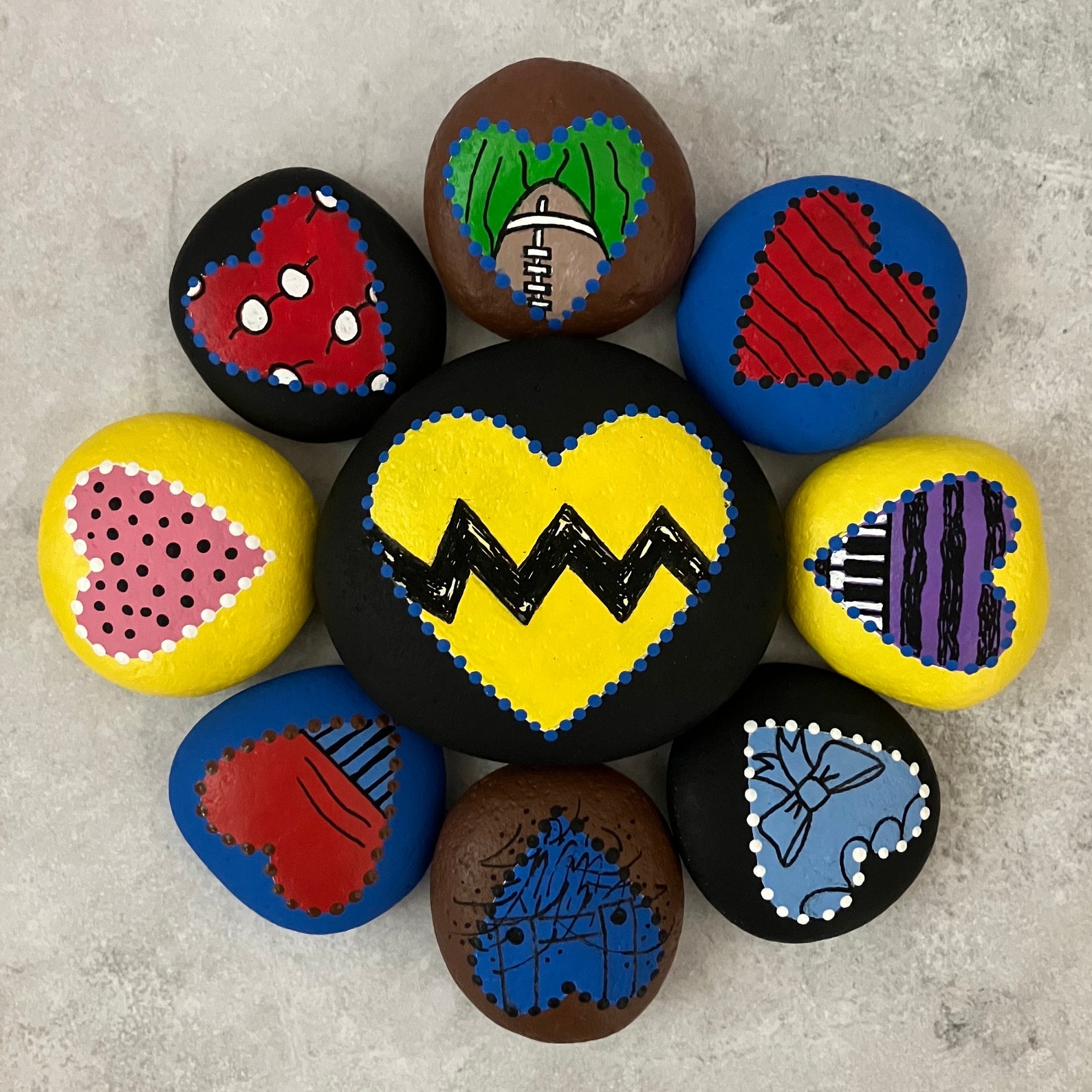 Peanuts Cartoon Flower Painted Rock Heart Stone Art Rock Garden Charlie ...