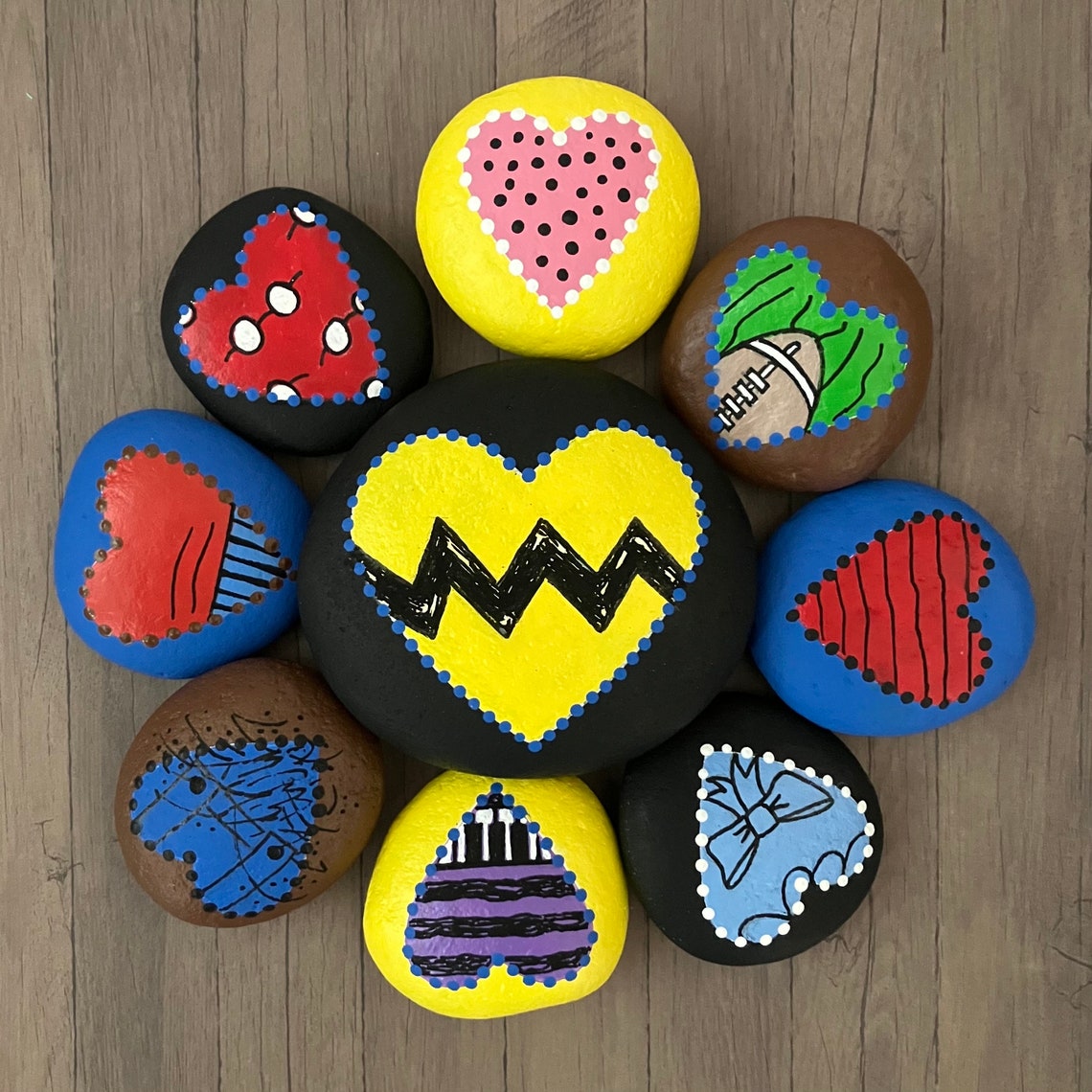 Peanuts Cartoon Flower Painted Rock Heart Stone Art Rock Garden Charlie ...