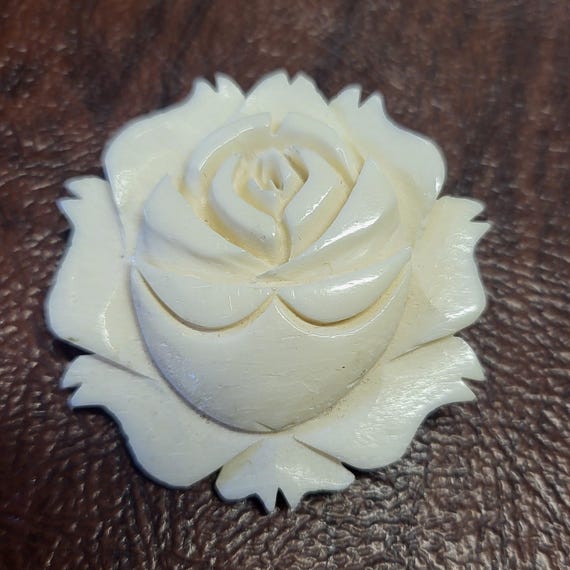 Beautiful Vintage Carved Celluloid? Flower Brooch, Ca… - Gem