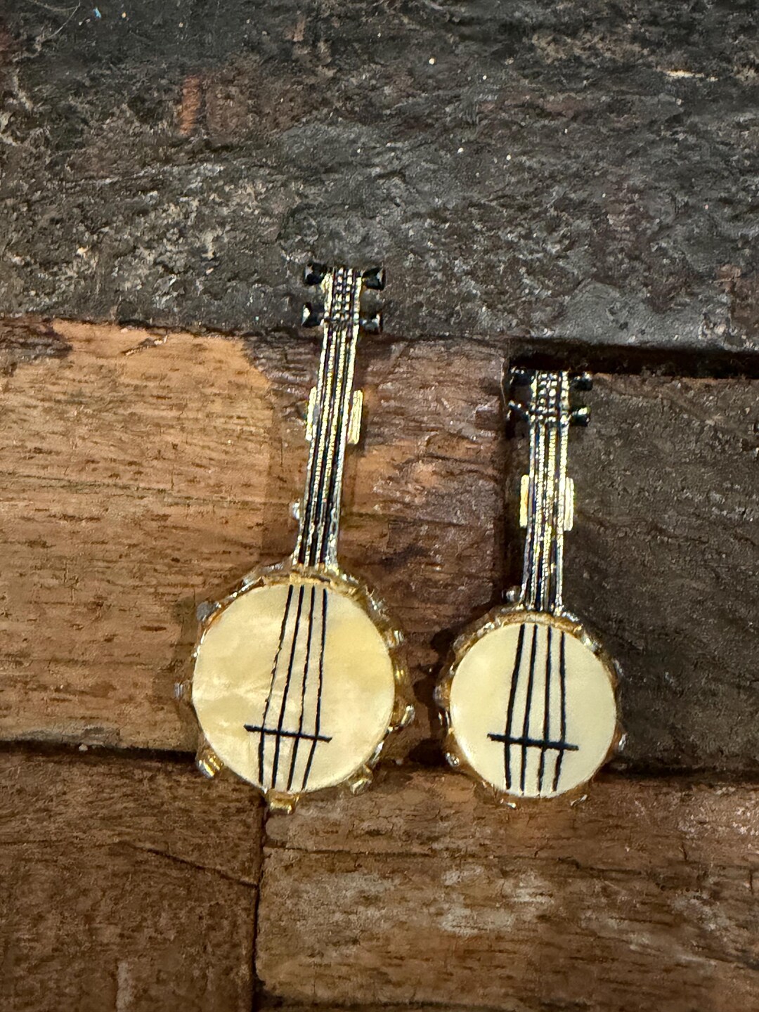 Vintage Pair of Gold Tone and Mother of Pearl? Banjo Brooches, Set of ...