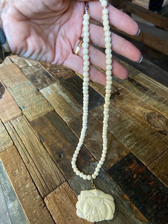 Beautiful vintage cream colored carved bone rose shap… - Gem