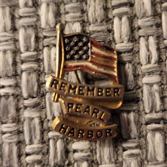 Vintage World War II Remember Pearl Harbor Pin, Patri… - Gem