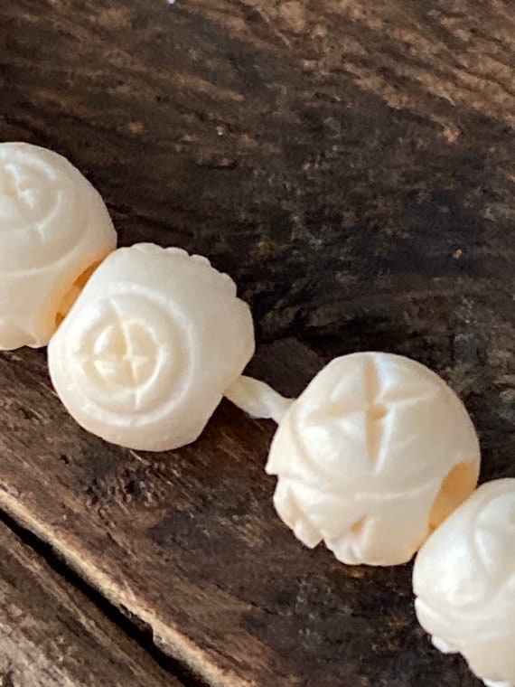 Beautiful vintage cream colored carved bone rose shap… - Gem