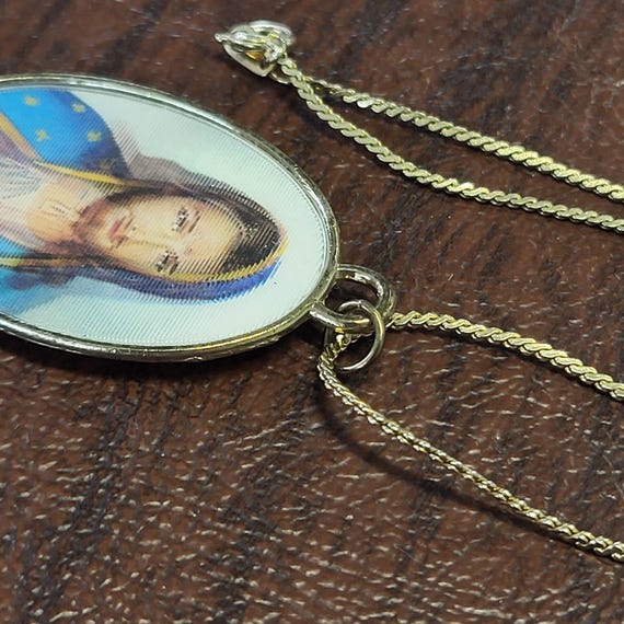 Vintage Lenticular Religious Pendant: Jesus/Mary Flic… - Gem