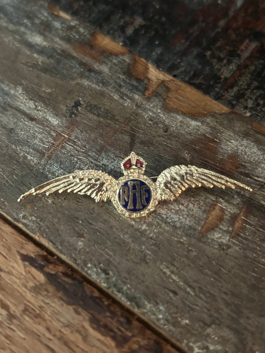 Royal Air Force RAF Shiny Gold Tone and Enamel Winged Brooch/pin/badge ...