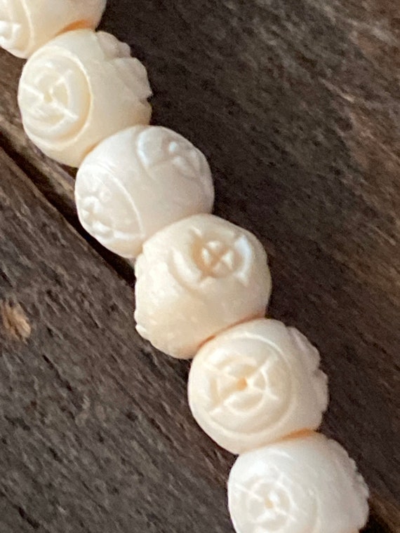Beautiful vintage cream colored carved bone rose shap… - Gem