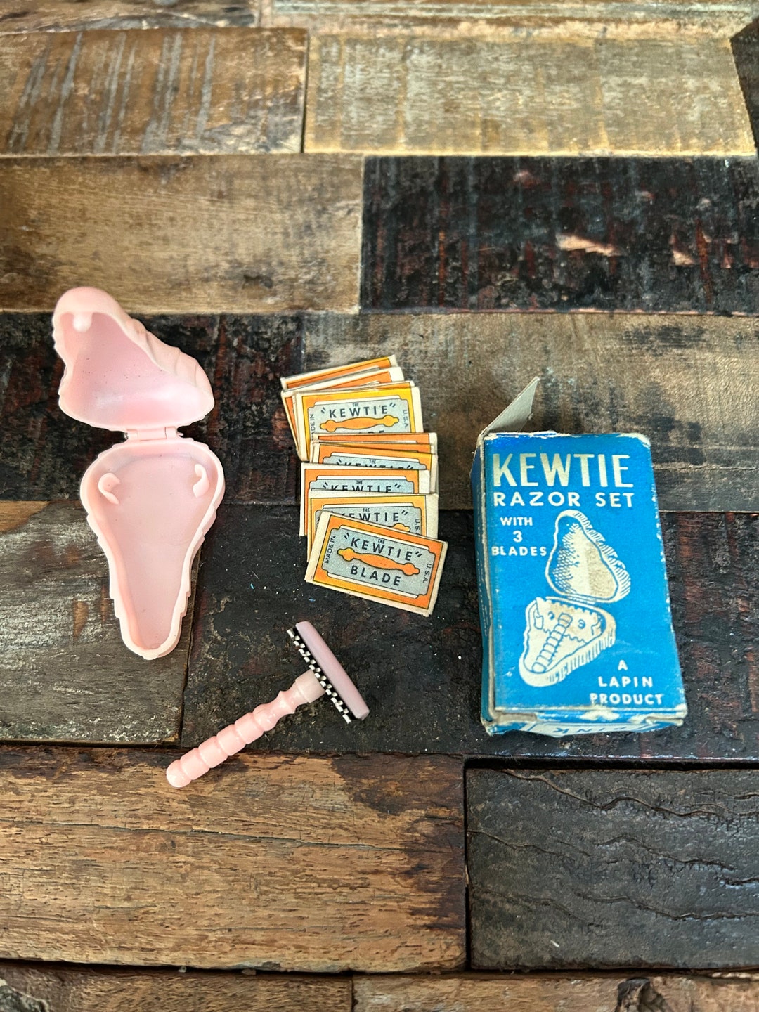 Kewtie Vintage Miniature Pink Razor Set With Extra Blades in Original ...