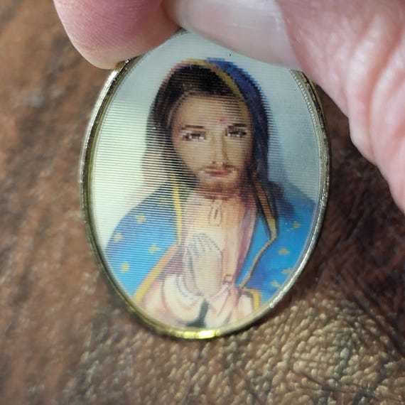 Vintage Lenticular Religious Pendant: Jesus/Mary Flic… - Gem