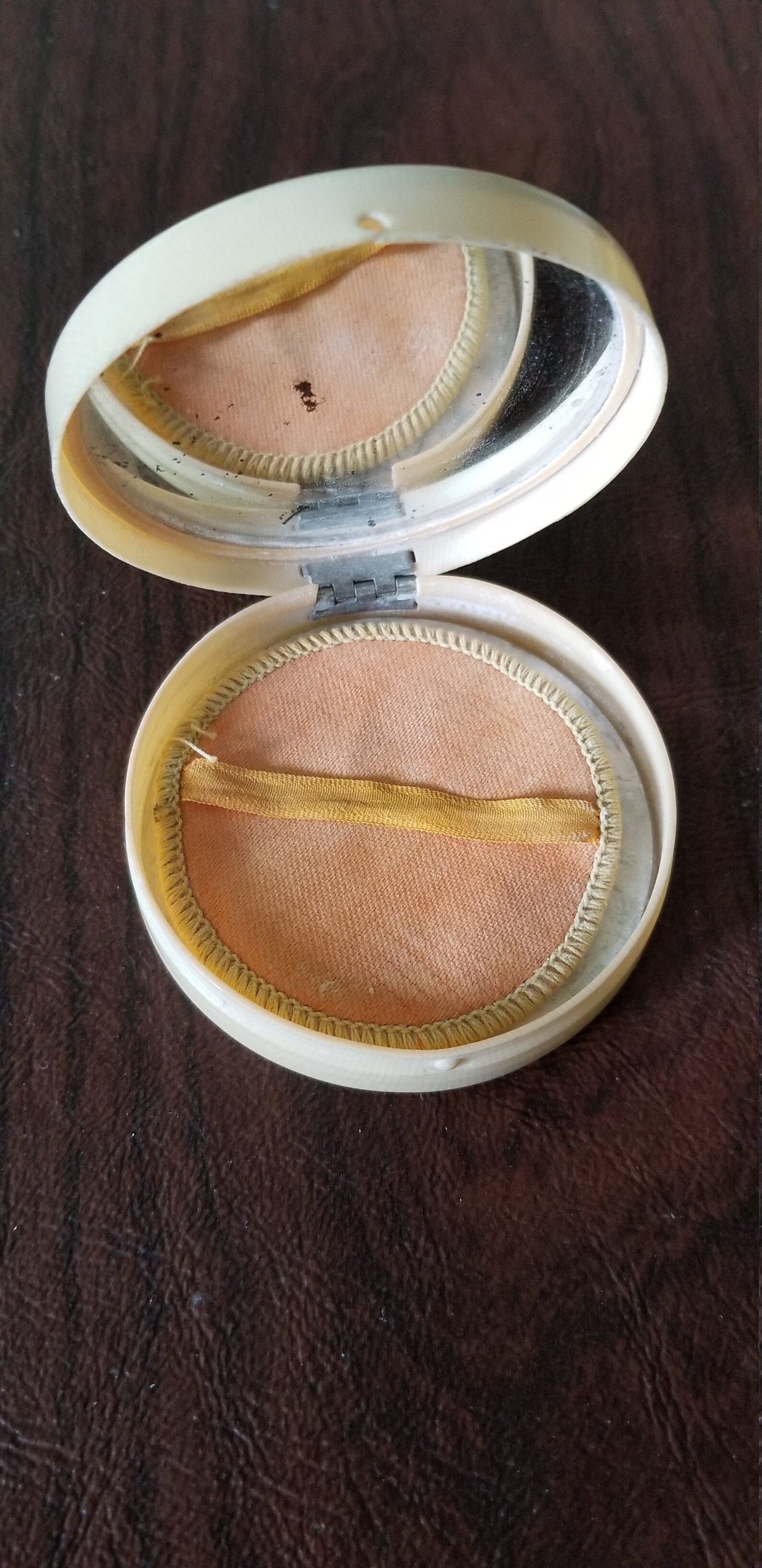 Vintage Celluloid Powder Compact With Cameo, Collectible Compact - Etsy