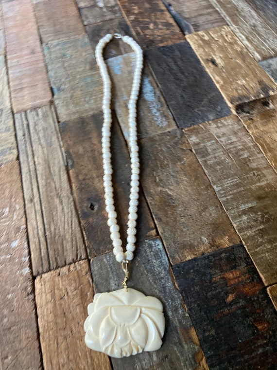 Beautiful vintage cream colored carved bone rose shap… - Gem