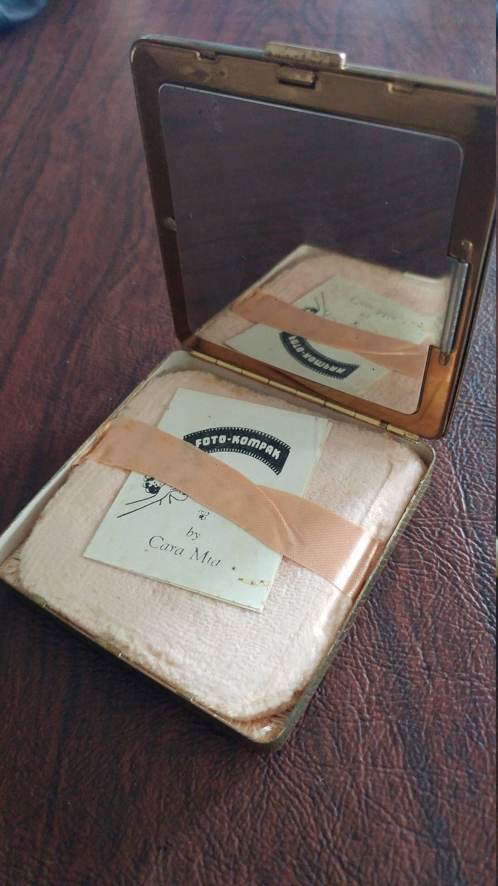 Unique and Unused Cara Mia "foto-kompak" Mirror/powder Compact, Black ...