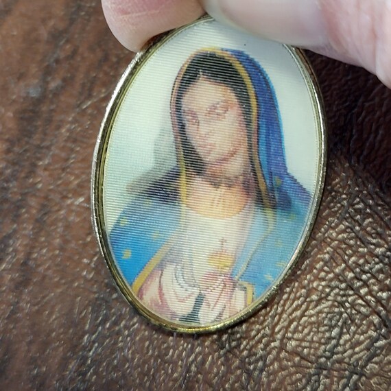Vintage Lenticular Religious Pendant: Jesus/Mary Flic… - Gem