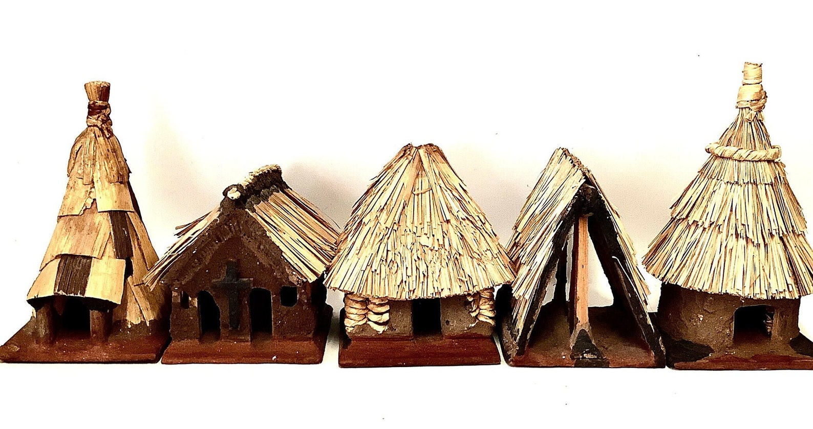 KYARUZI East AFRICAN VILLAGE Mgongo Miniature Huts and Church Made of ...