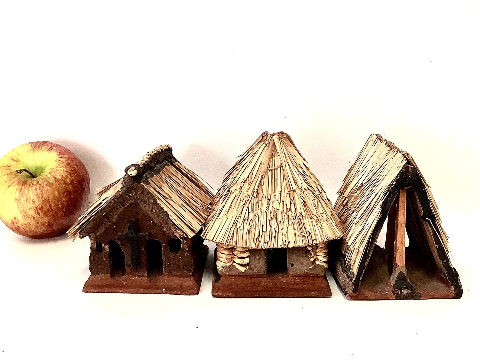 KYARUZI East AFRICAN VILLAGE Mgongo Miniature Huts and Church Made of ...