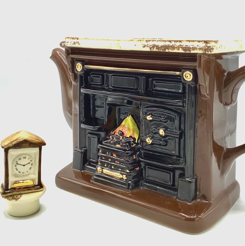 The Original “open Cooking Range” Teapot From the Teapottery Company in ...
