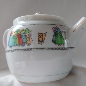 Victorian RING-A-RING-O'ROSES Teapot, Collectible & Unusual Pottery ...