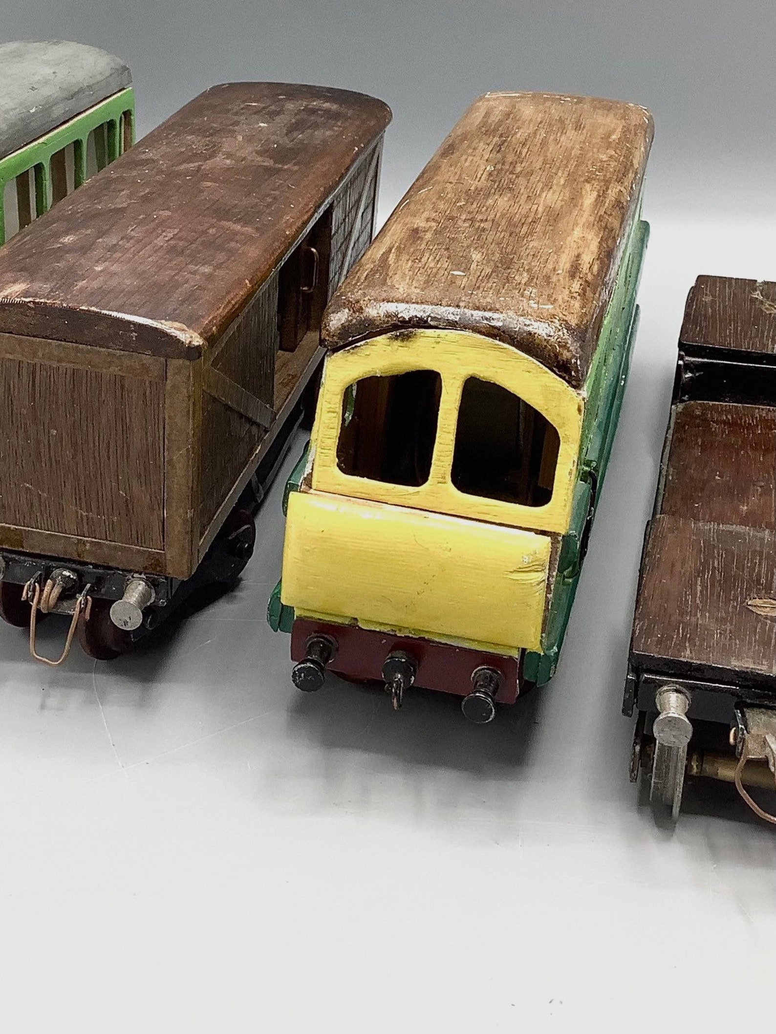 A Set of 4 Large Hand-built Train Wagons / Ultimate Boys’ Toys ...
