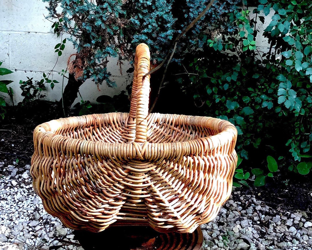 A Large Hand-crafted English Willow Basket / Vintage Shopping or ...