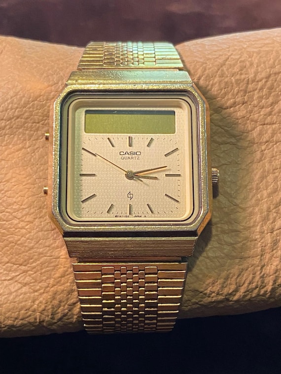 1980's CASIO QUARTZ No. 320 Watch - Gem