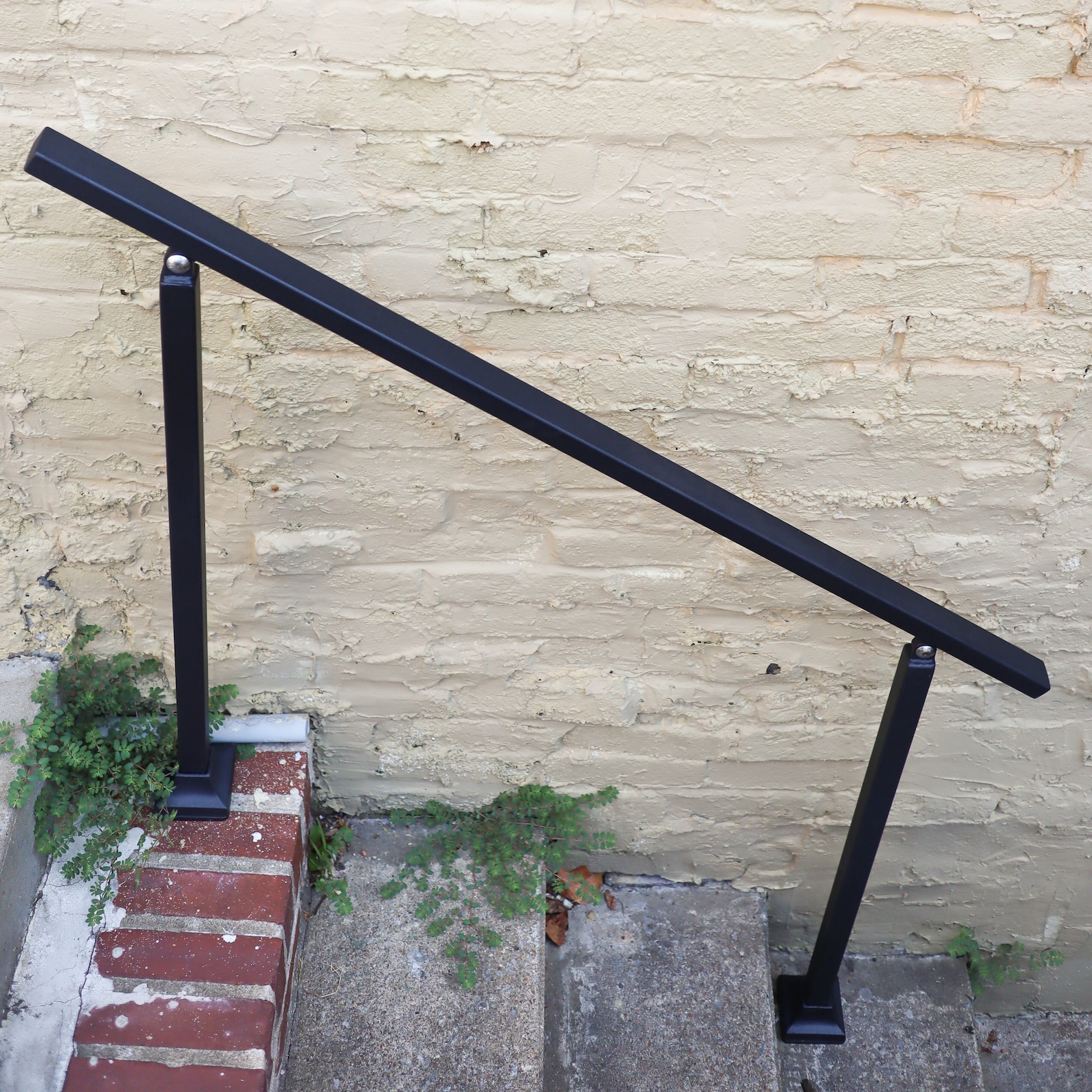 Adjustable Metal Handrail With Rustic Design - Make A Rail Grab Rail ...