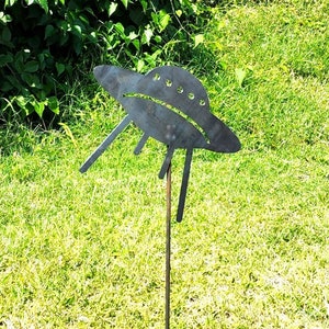 UFO Garden Decor - Alien Decor - Gardening - Custom Garden Sign - Gift ...