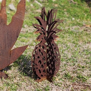 Pineapple Metal Yard Art – Rusted Tropical Garden Sculpture - Etsy