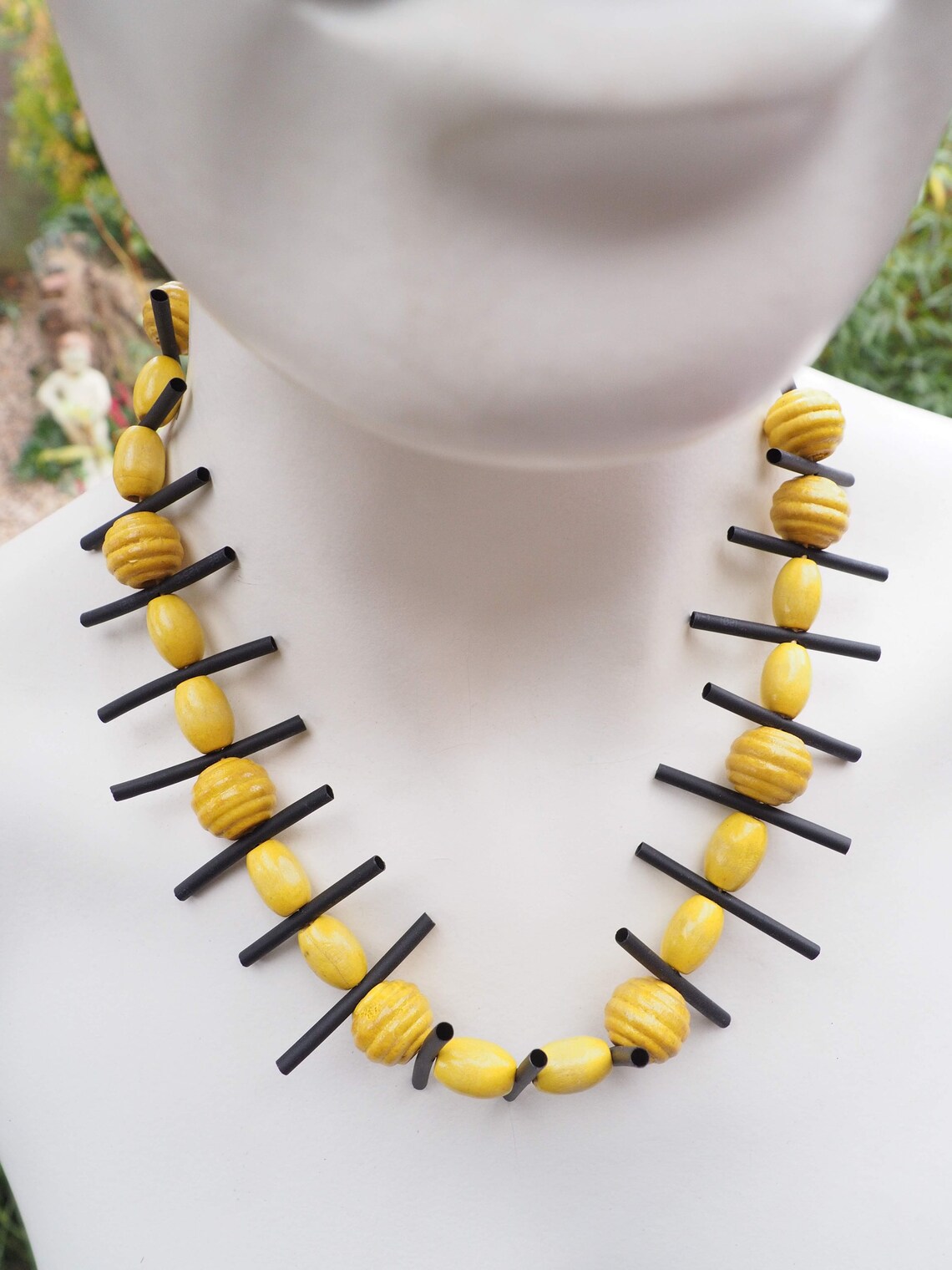 Collar combinado en colores frescos y brillantes para crear una pieza ...