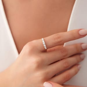 7 Stone Natural Diamond Graduated Womens Wedding Ring in 14K Gold ...