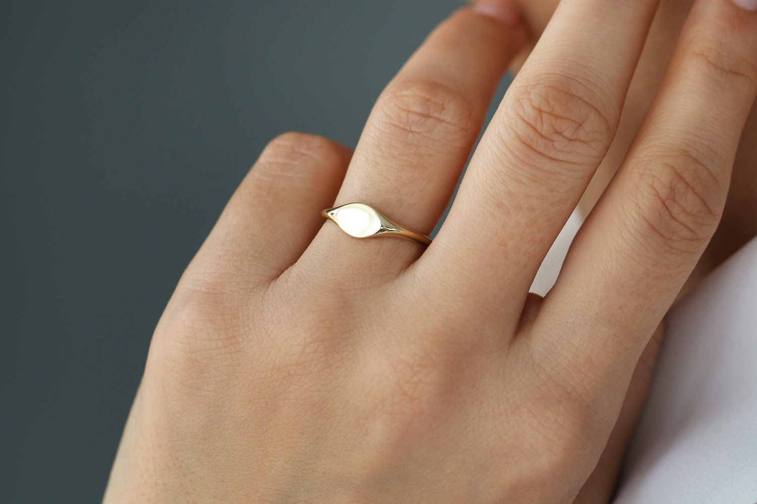 Pinky Signet Ring / 14k Gold Oval Signet Ring / Small Signet | Etsy