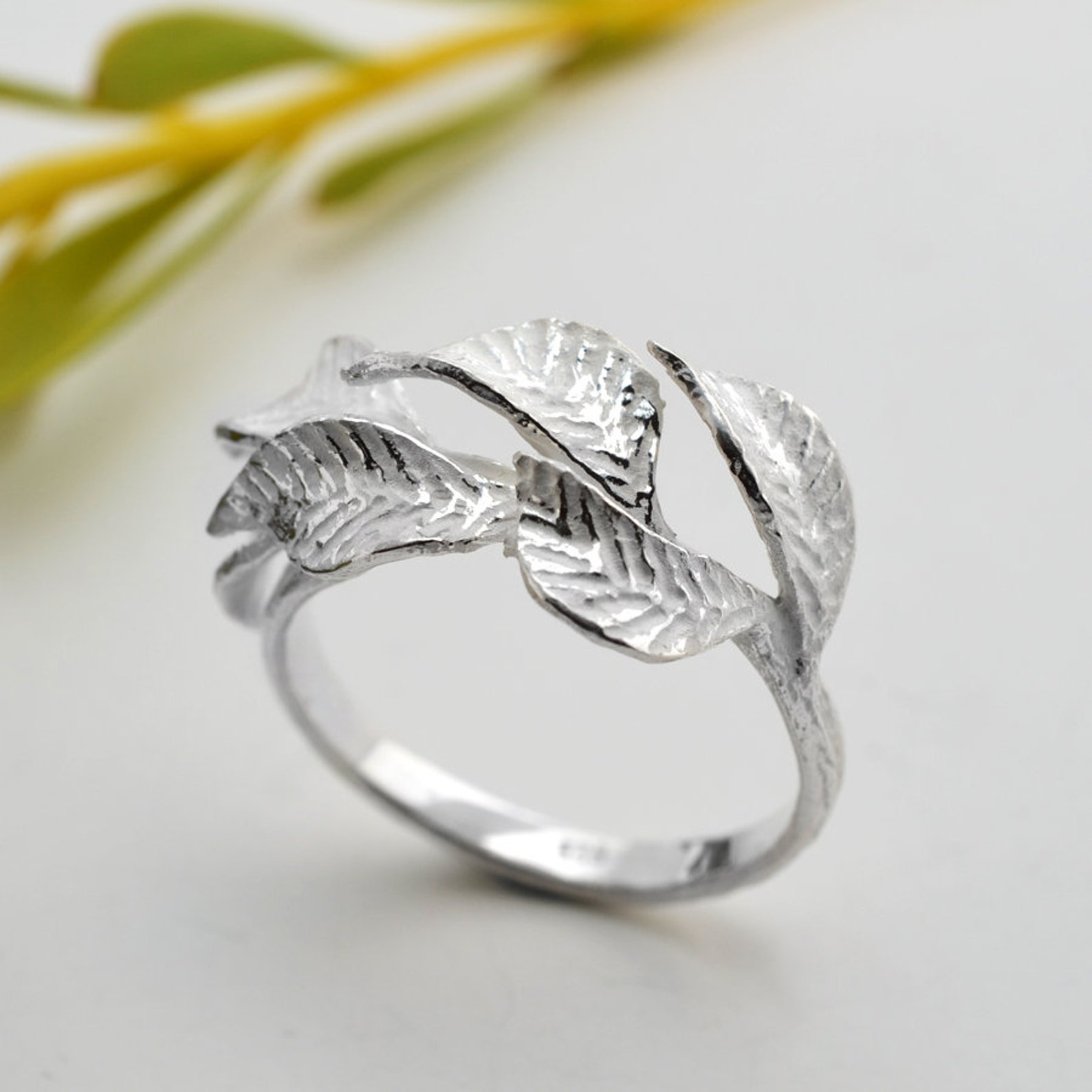 Sterling Silver Laurel Leaf Ring | Etsy