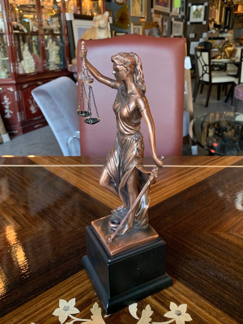 Lady Justice Kneeling Holding Scale, Sculpture Resin Statue 13 X 4 X 6 ...
