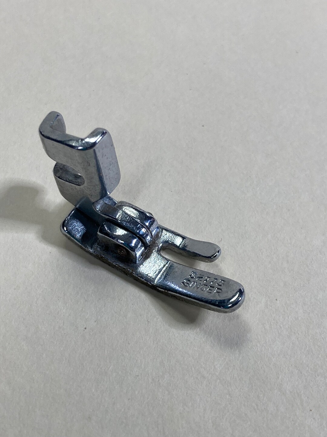 Vintage Singer Sewing Machines 32773 Low Shank Standard Foot Free ...