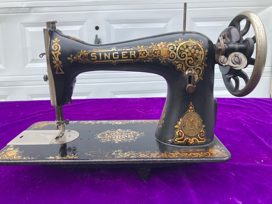 Vintage Singer Model 115 in Gingerbread / Tiffany Decals - April 28 ...