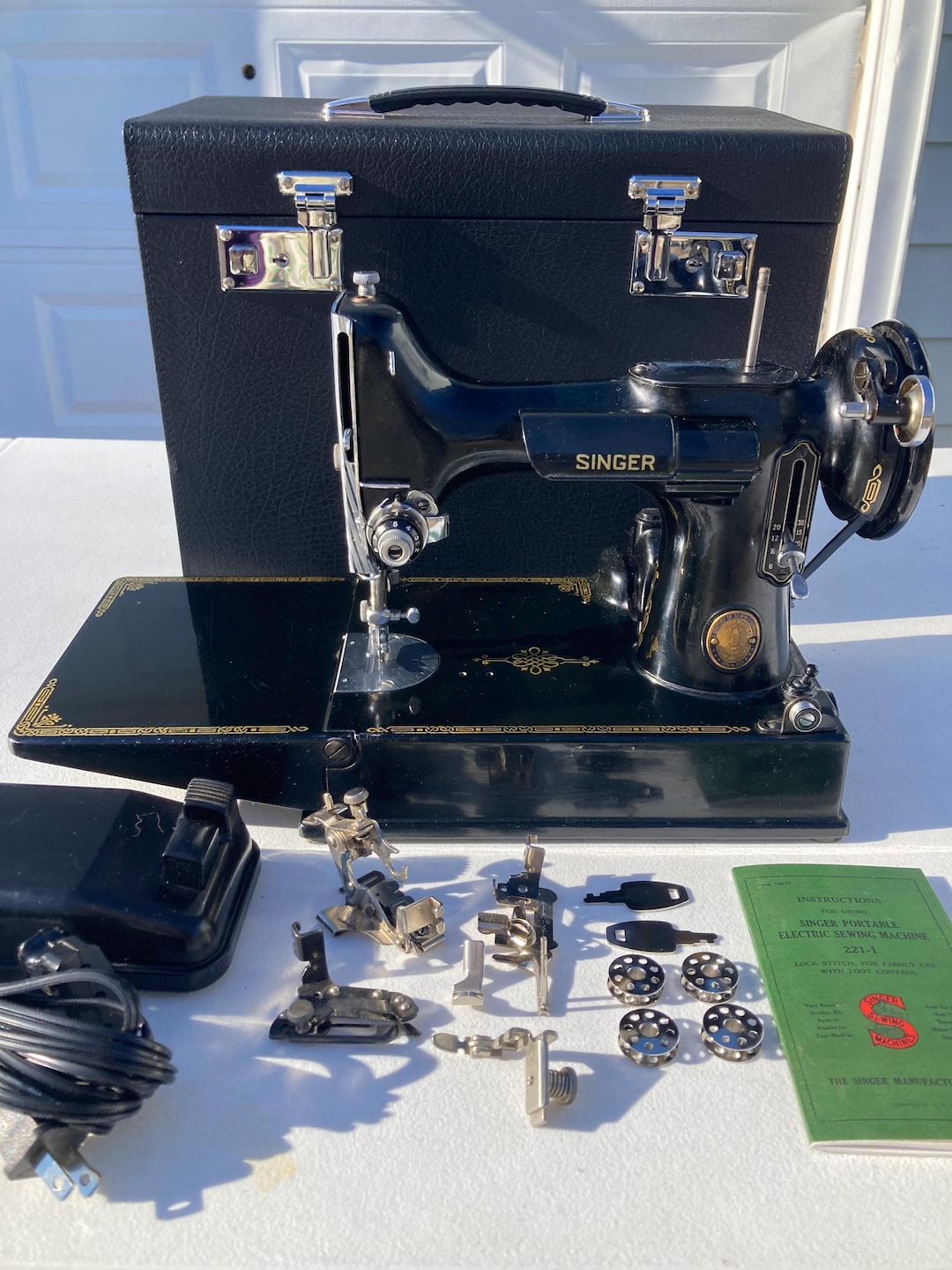 Vintage Singer Featherweight 221 Sewing Machine, Centennial January 29 ...