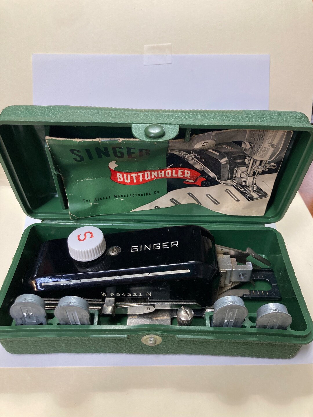 Vintage Singer Sewing Machines Original #160506 Low Shank Buttonholer ...