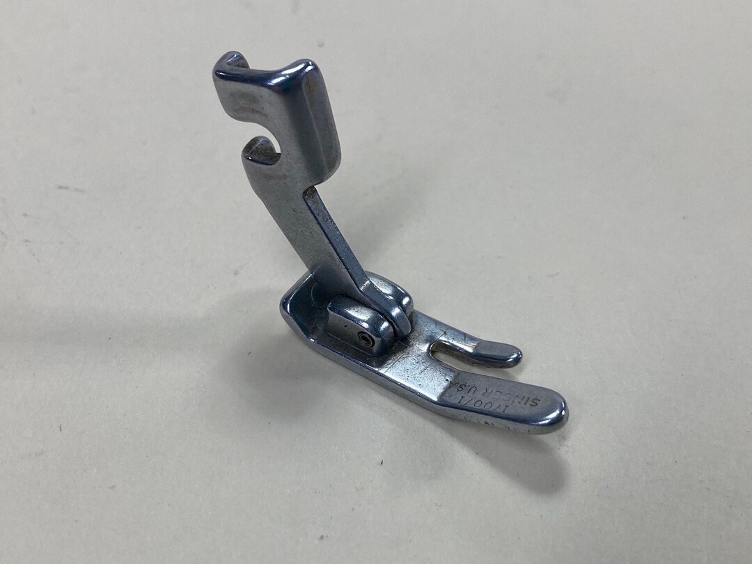 Vintage Singer Sewing Machines: Slant Shank Straight Stitch Presser ...