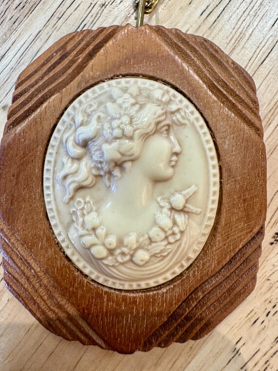 VTG 1930’s Korean Wood Celluloid Cameo Pendant Neckla… - Gem