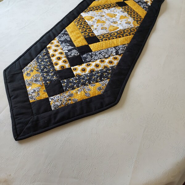 Bee Table Runner - Etsy