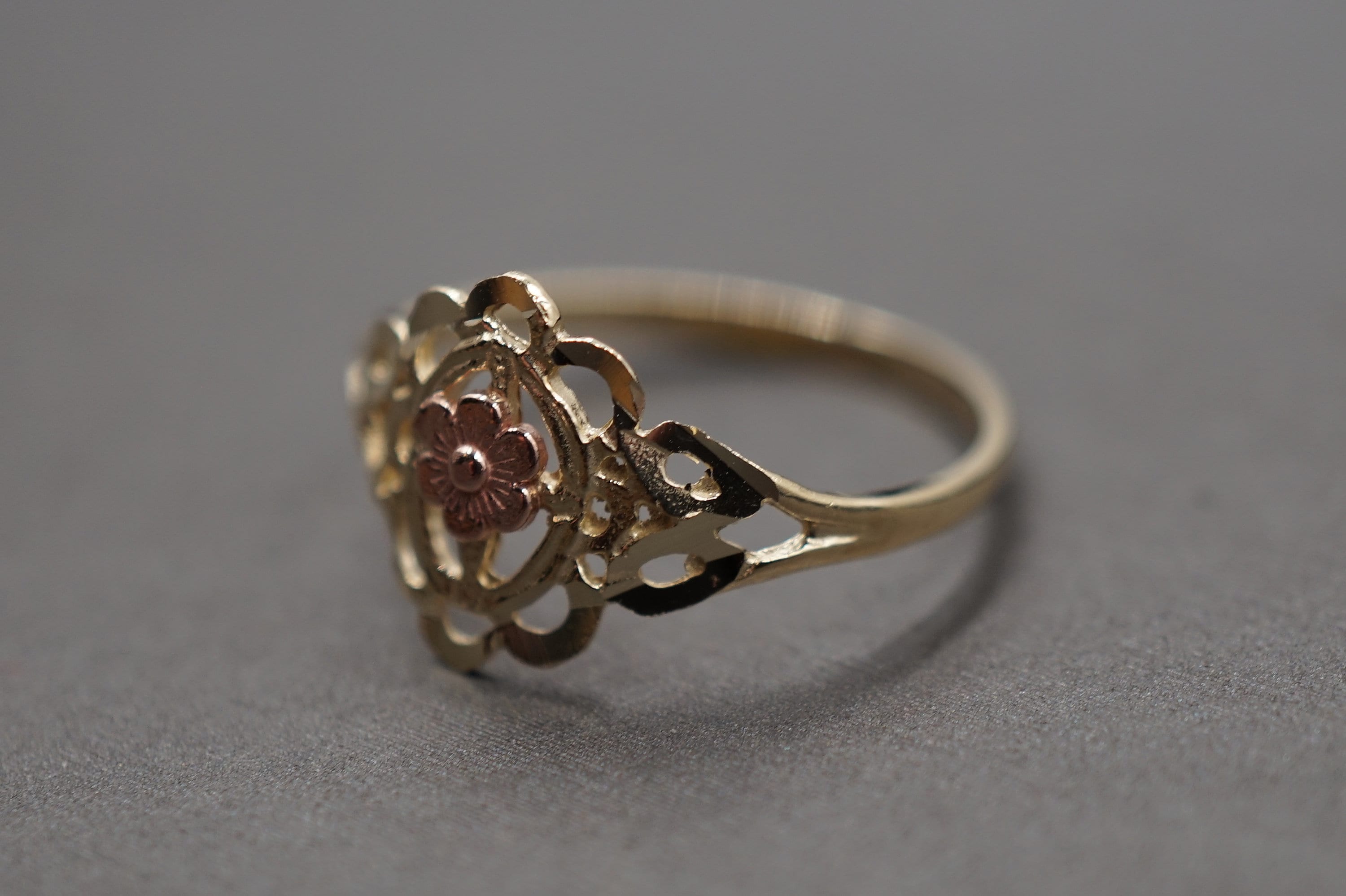 10K Solid Yellow Gold 10.7MM Diamond Cut Flower Band Ring. - Etsy
