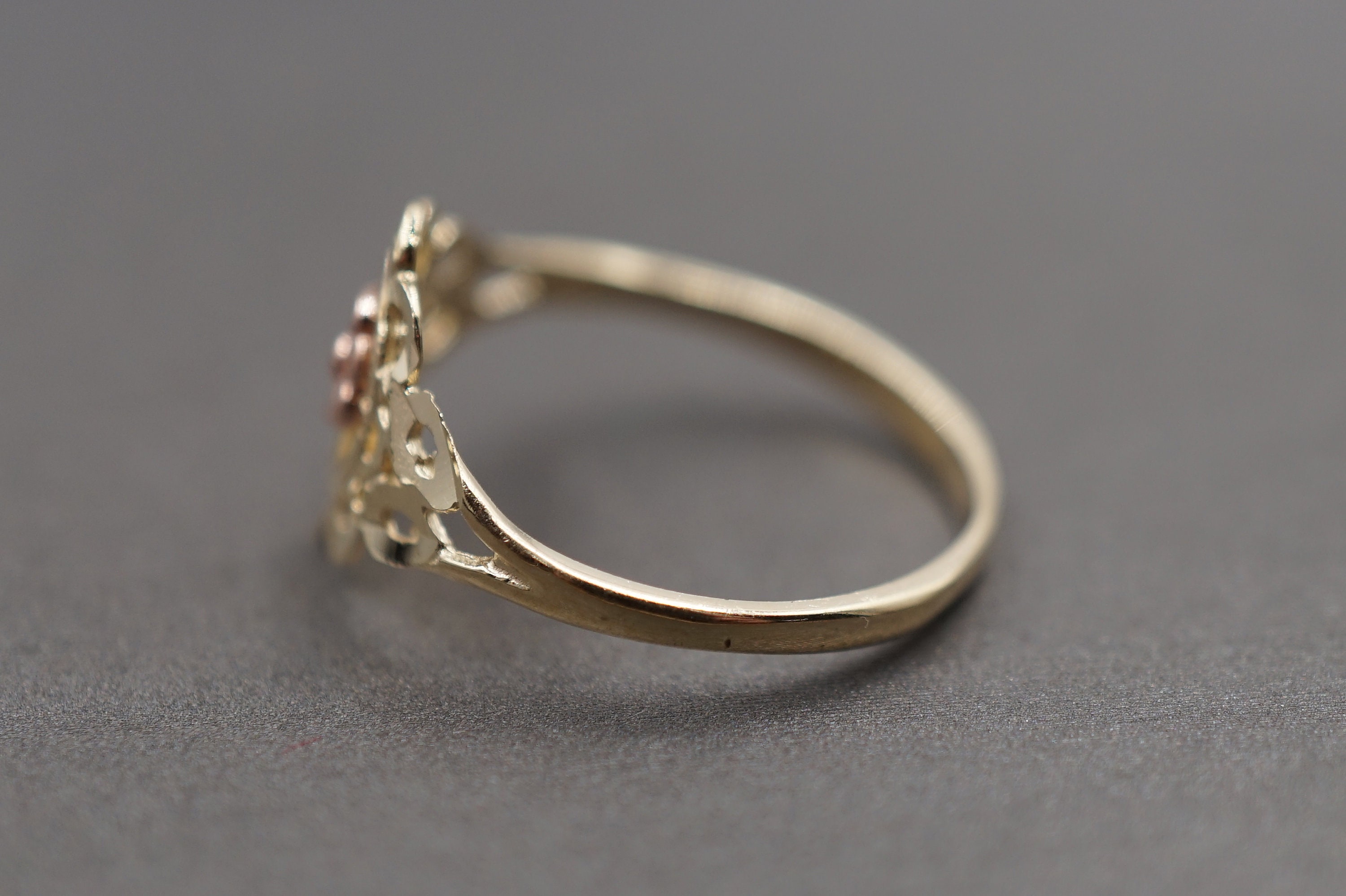 10K Solid Yellow Gold 10.7MM Diamond Cut Flower Band Ring. - Etsy