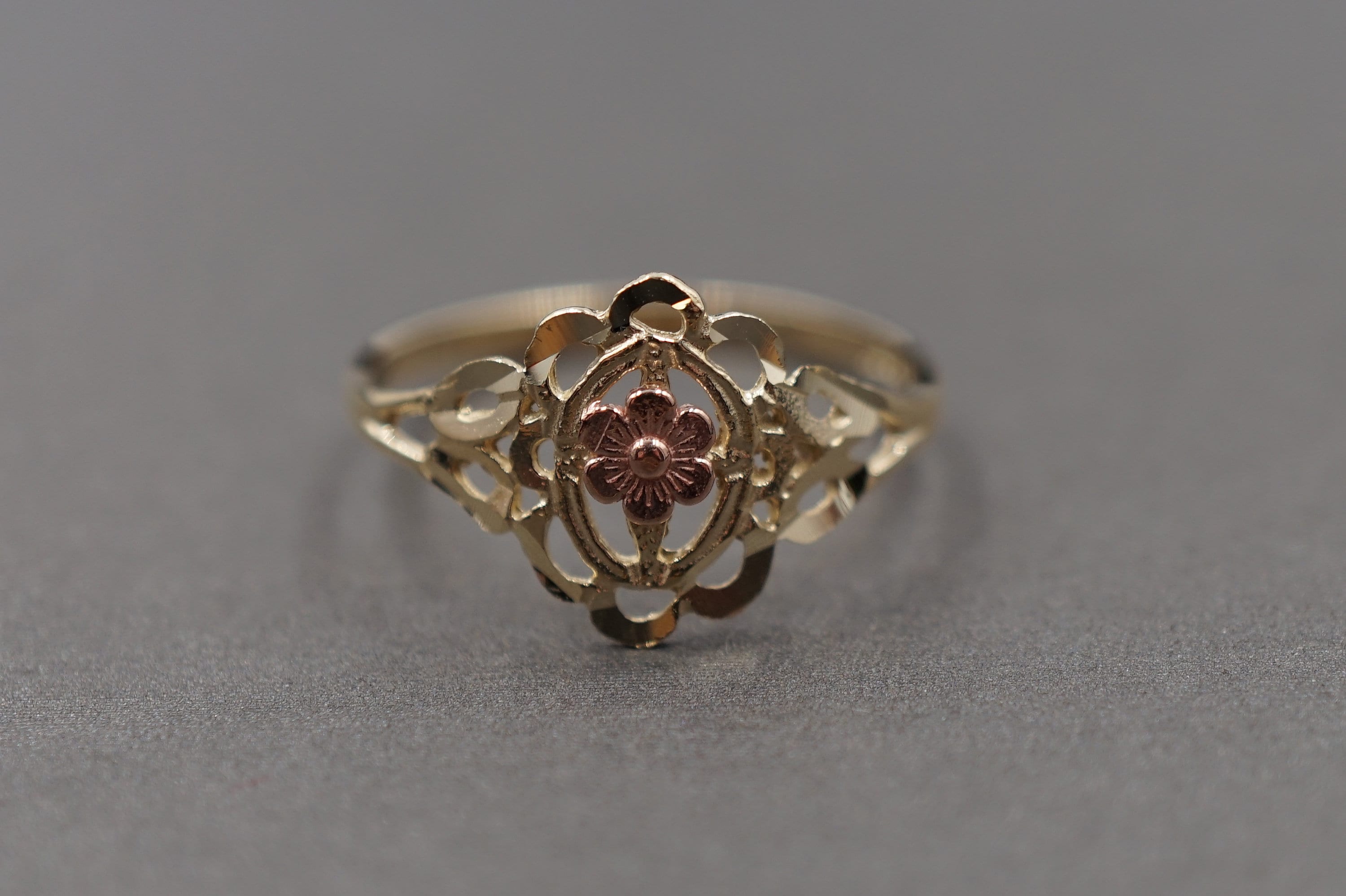 10K Solid Yellow Gold 10.7MM Diamond Cut Flower Band Ring. - Etsy