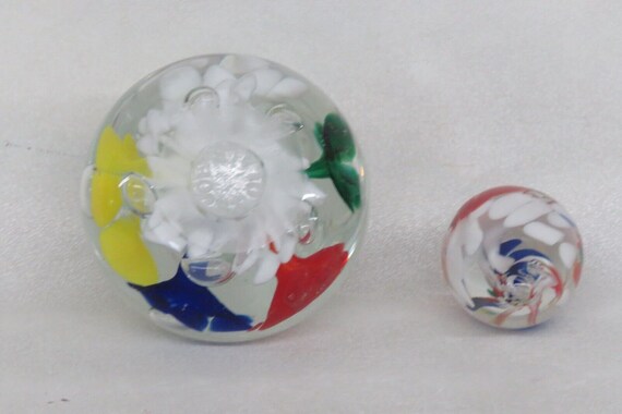 Joe St Clair Art Glass Rainbow Floral Paperweight Per… - Gem