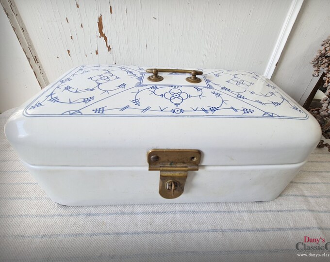 White Enamel Bread Box ~ Metal Mount ~ Rectangular Storage Container ...