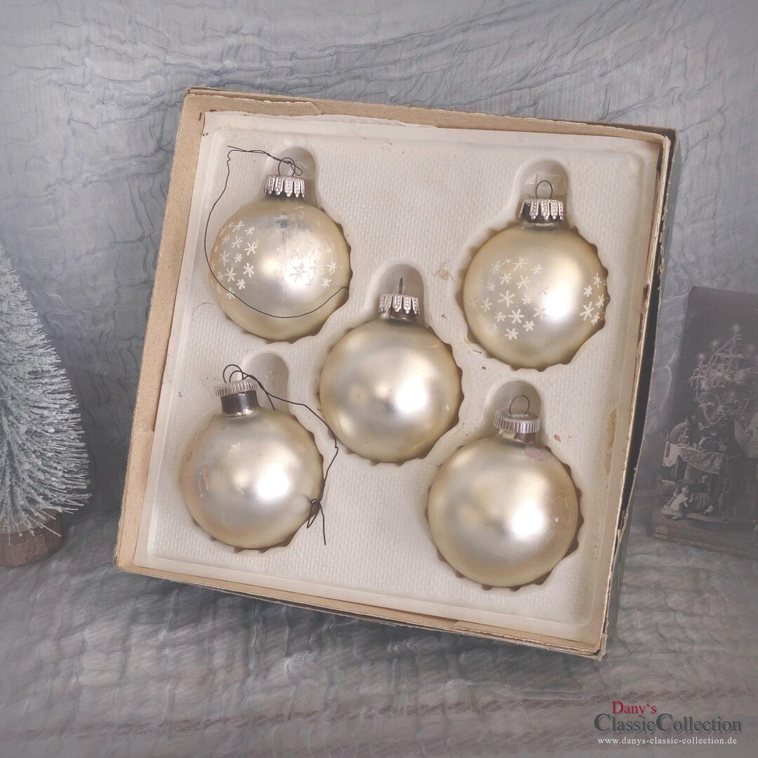 12 Silver Christmas Tree Balls ~ Midcentury Xmas Tree Ornaments ...