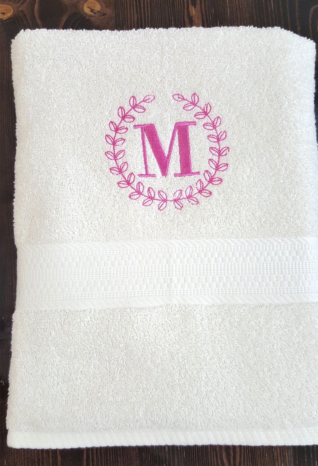 Embroidered Bath Towel, Beautiful Vintage Wreath Embroidery, Home Decor ...