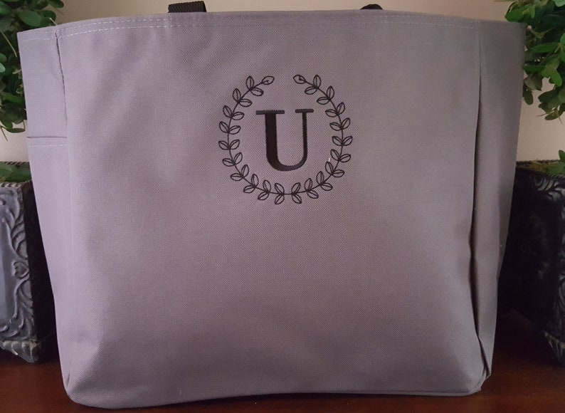 TOTE EMBROIDERED With Wreath Design Monogrammed Tote Gifts - Etsy